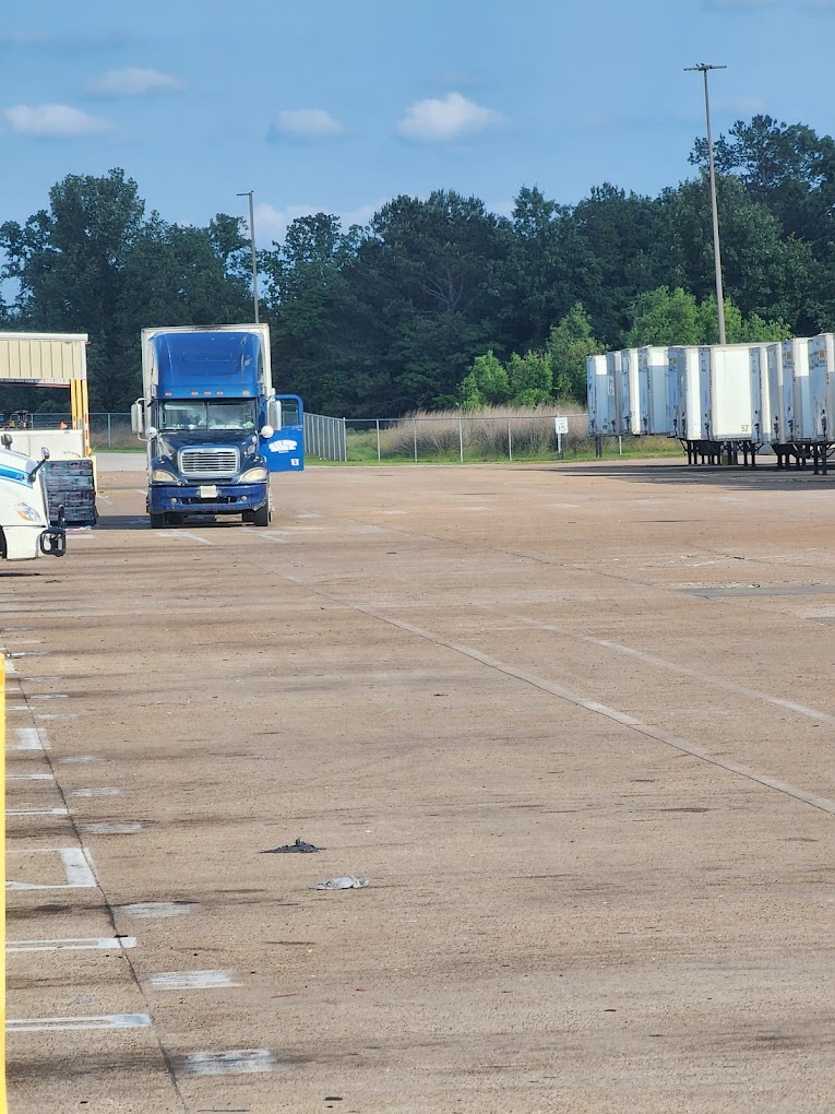 Tractor & Trailer Parking in Houston, Texas - Find Truck Parking