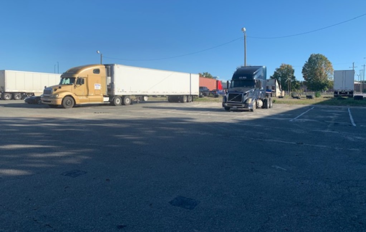 Semi Tractor & Trailer Parking in Charlotte, North Carolina - Find ...
