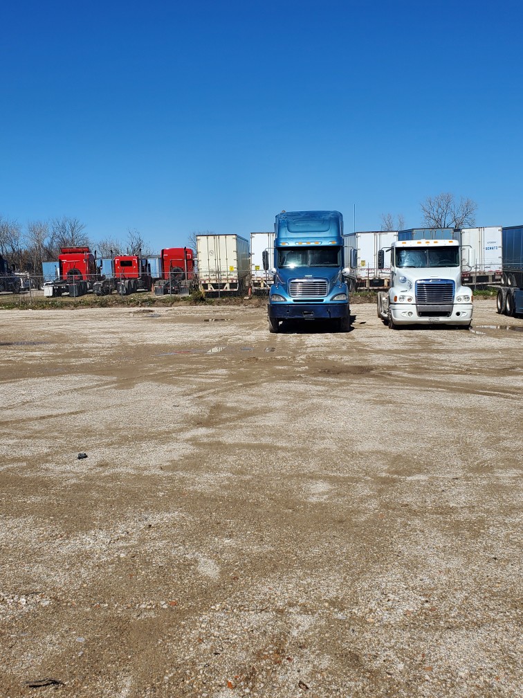 Semi Tractor & Trailer Parking in Houston 77029, Texas - Find Truck Parking