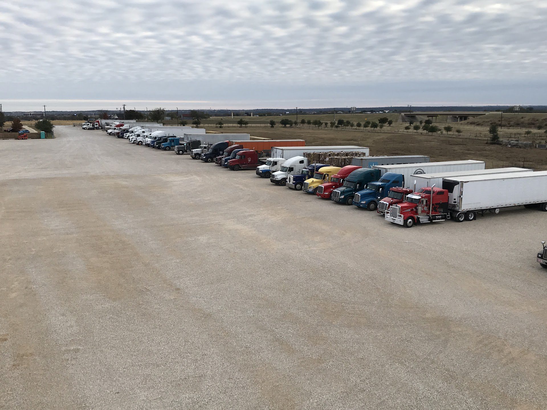 Tractor & Trailer Parking in Hutto, Texas - Find Truck Parking