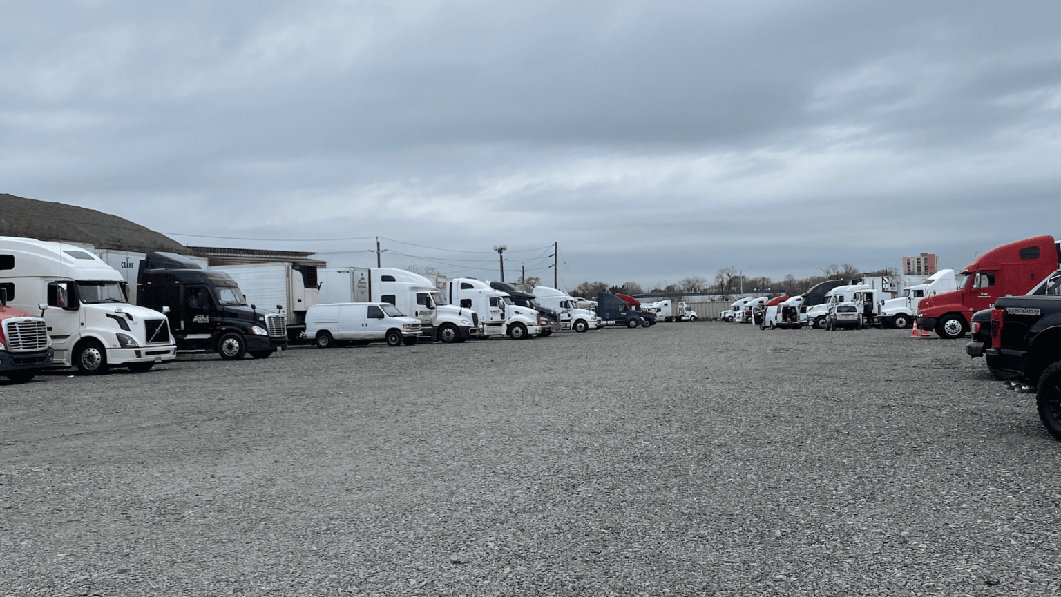 Tractor & Trailer Parking in New Jersey - Find Truck Parking